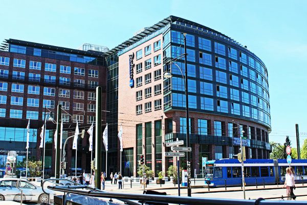 Radisson Blu Rostock: ein Hotel mit Aussicht – Rosegold & Marble